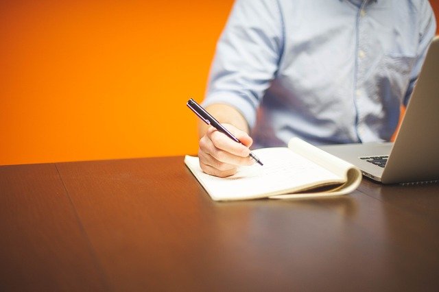 FCE Writing Part 2: Review, article, report… Quali differenze?
